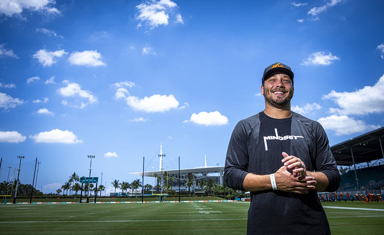 Dolphins’ Alec Ingold Pays It Forward | Lifestyle Media Group